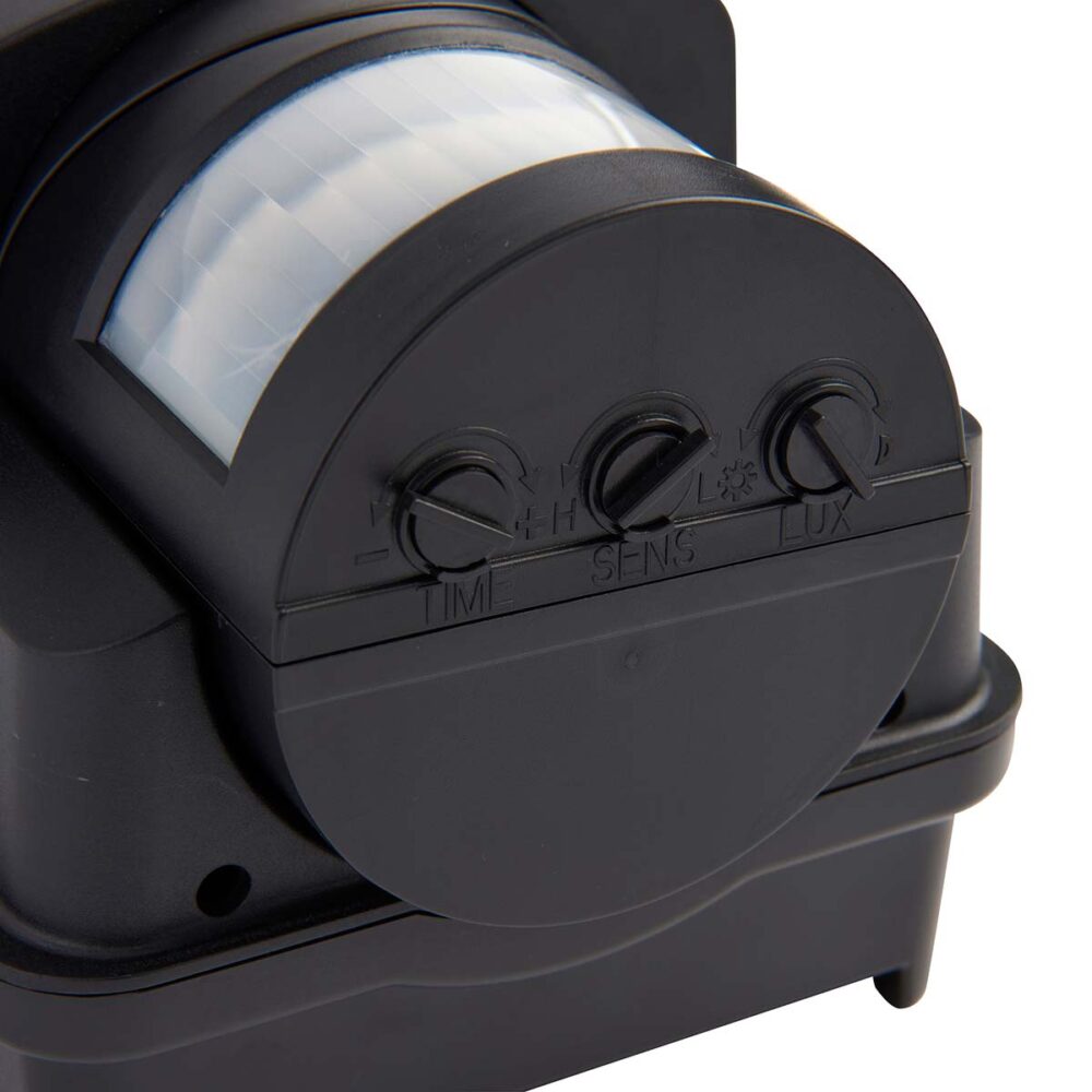 Motion Outdoor Bulkhead PIR Wall Light Black IP44 48739